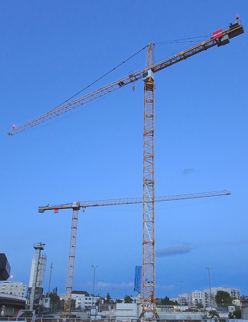 Prestations Grues de chantier - Level Up Contrôle